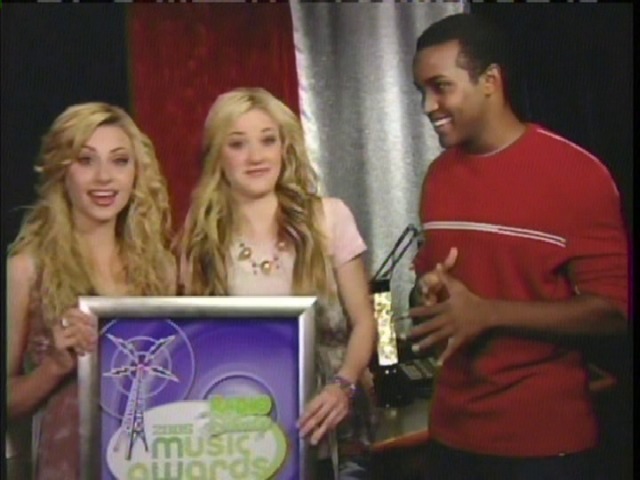 Disney 411 - Radio Disney Music Awards - 0057 - Aly & AJ Fan Gallery