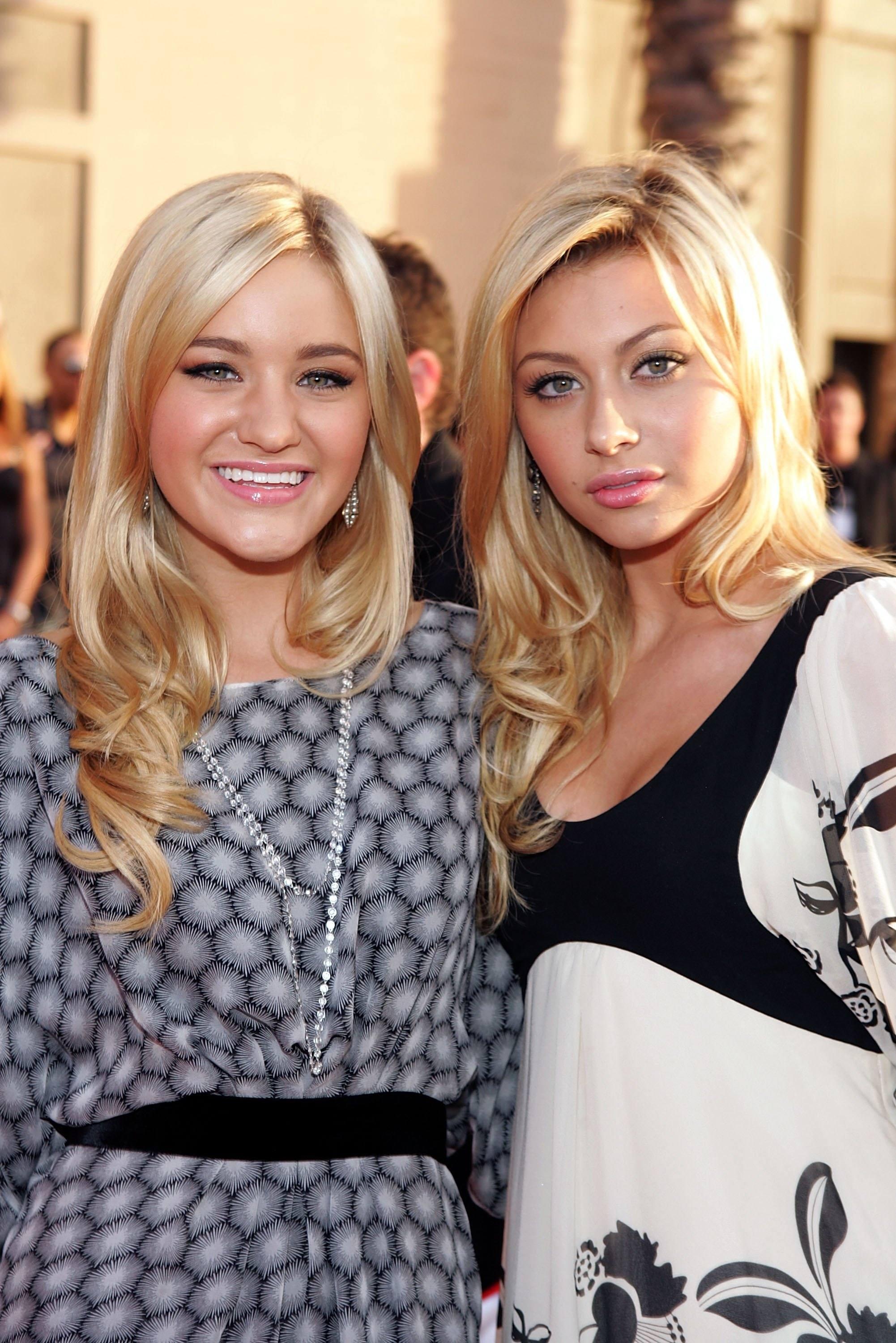 November 21 - 34th Annual American Music Awards - 056 - Aly & AJ Fan ...