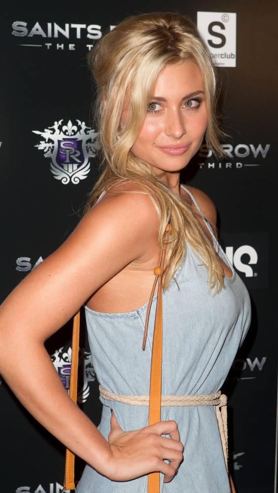 October 12 - Saints Row The Third Hollywood Premiere - 0110 - Aly & AJ ...