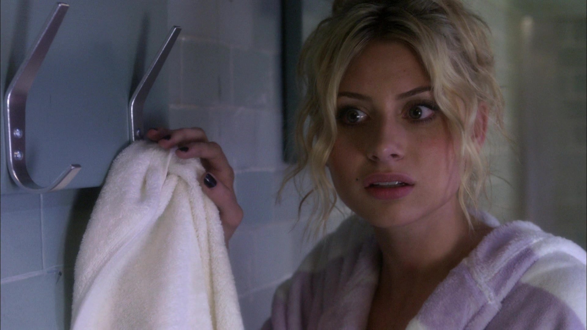 1x01 - A World Full of Strangers - Hellcats-1x01-AWorldFullofStrangers ...