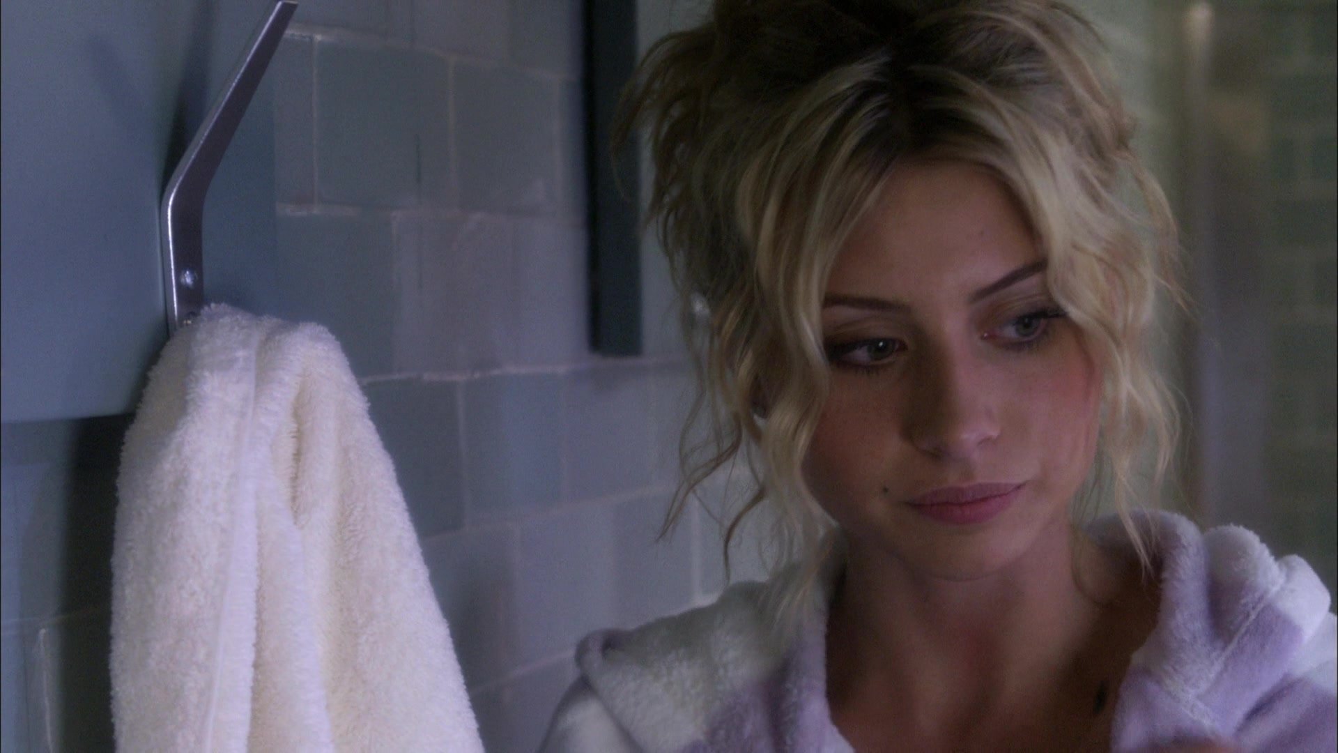 1x01 - A World Full of Strangers - Hellcats-1x01-AWorldFullofStrangers ...