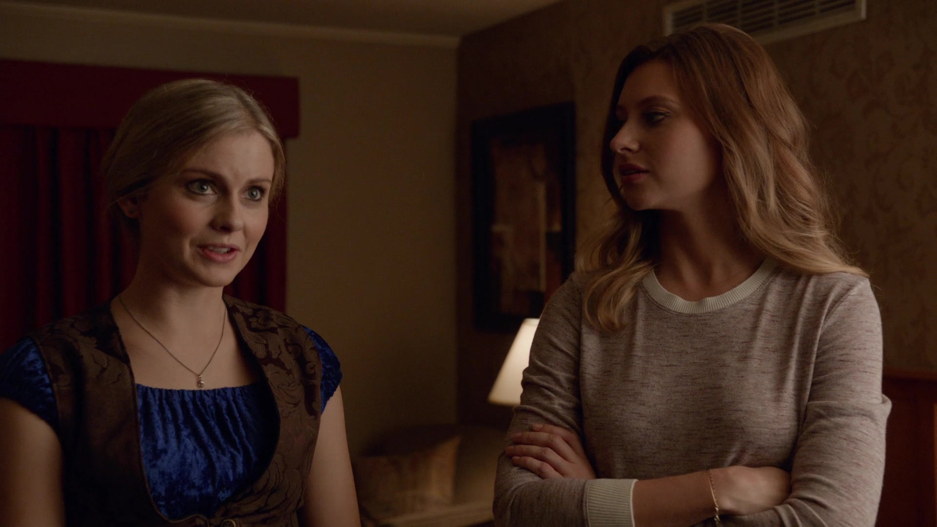 4x08 - Chivalry is Dead - 0107 - Aly & AJ Fan Gallery